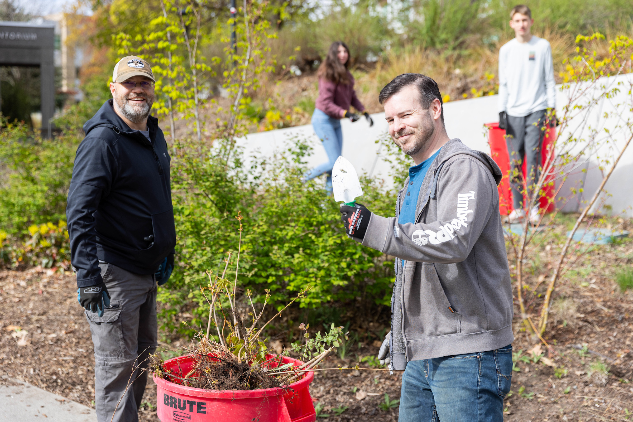 Community Volunteers for Spring Clean-Up - Stories - EWU - The Region's Polytechnic